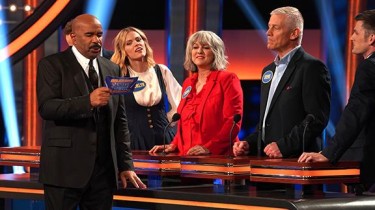 Watch Celebrity Family Feud Online | STARZPLAY