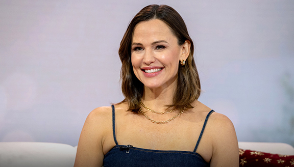 Watch Jennifer Garner movies and series online | STARZPLAY
